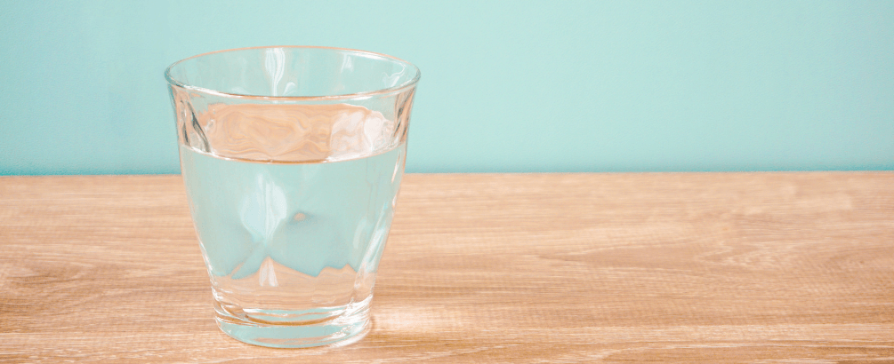 Wat is gedeïoniseerd water? Gebruik en voordelen uitgelegd